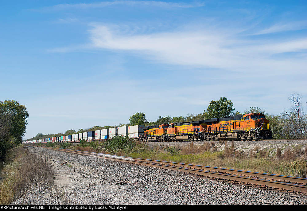 BNSF 7079 eastbound BNSF intermodal train